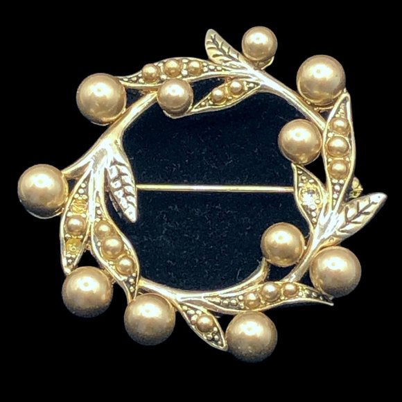 Monet | Jewelry | Vintage Monet Gold Tone Berries Brooch Circle Wreath ...
